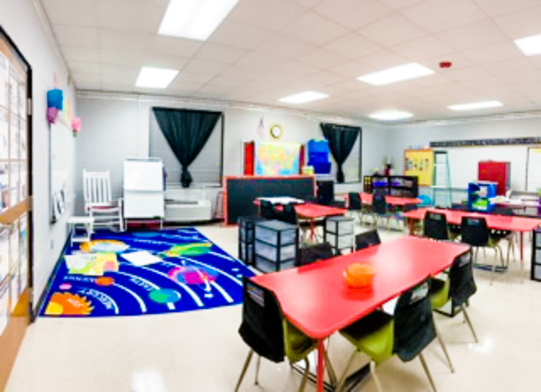 13 Classroom Desk Arrangement Ideas - Lucky Little Learners