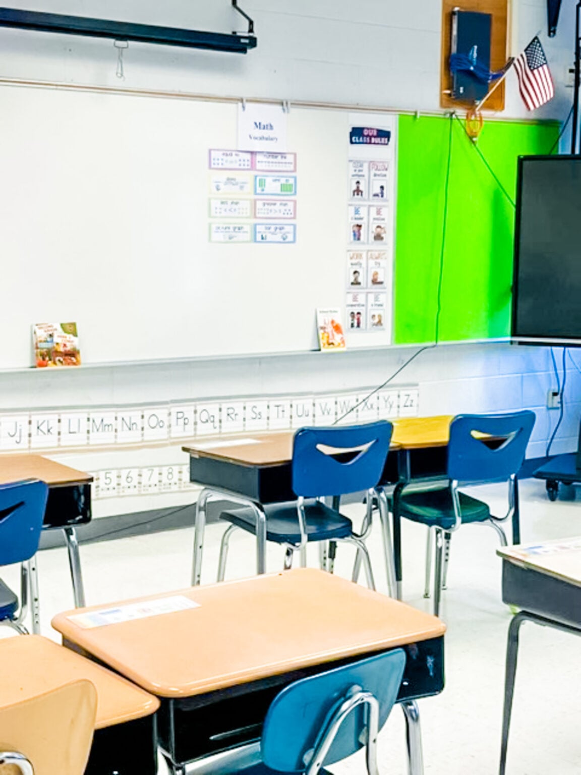 13 Classroom Desk Arrangement Ideas for Elementary Classrooms - Lucky ...